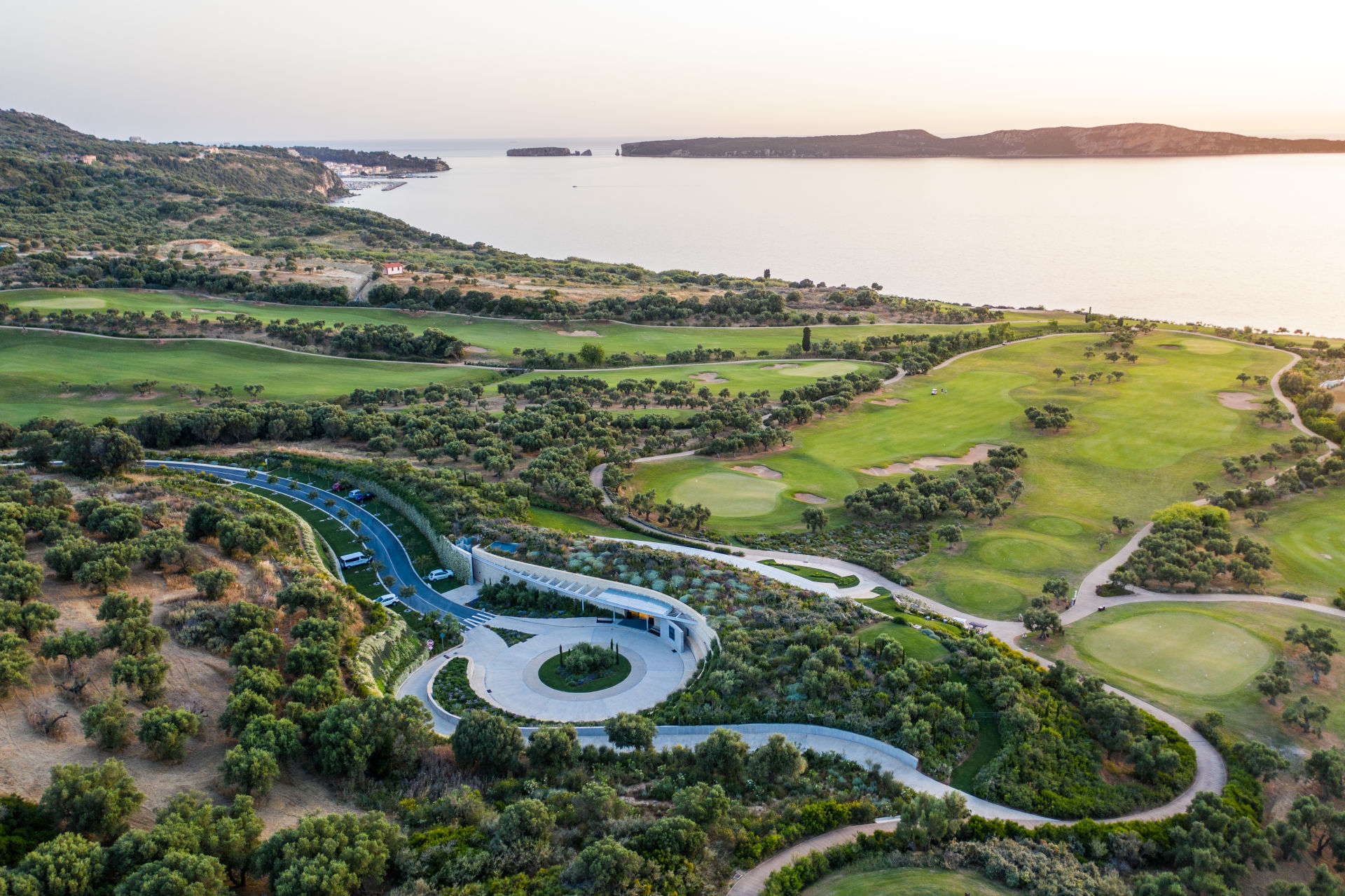 There is a new Mandarin Oriental resort in Costa Navarino - TravelWires